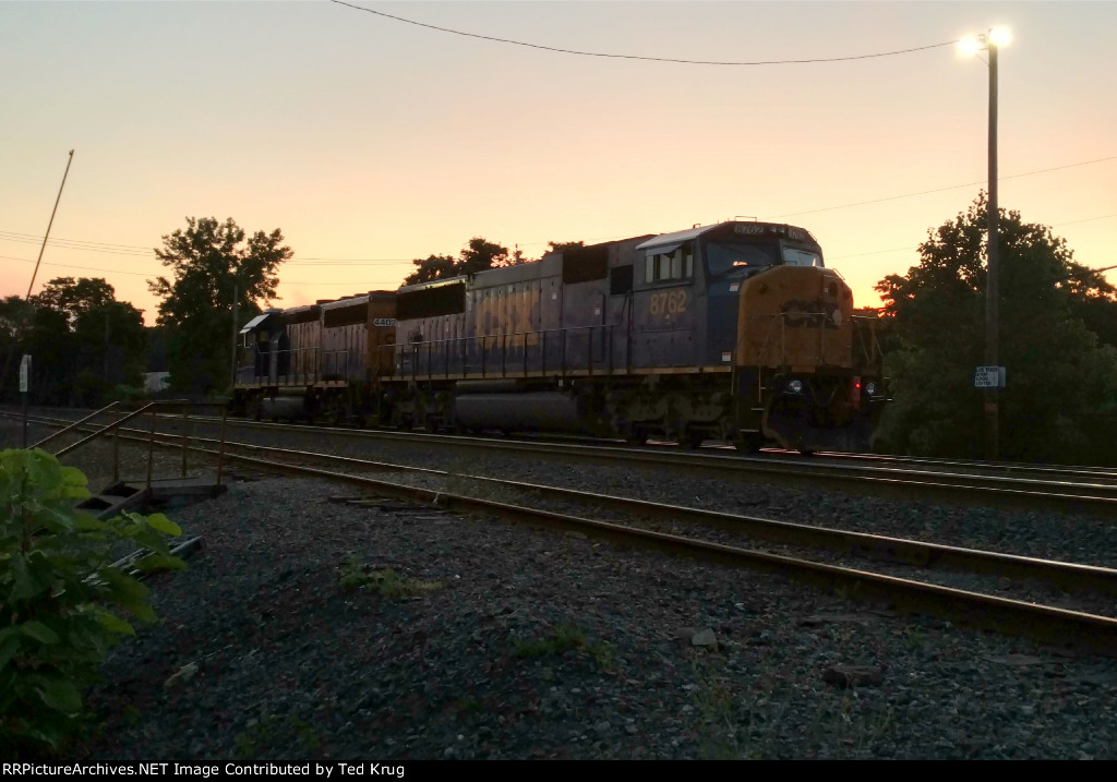 CSX 8762 & 4402
